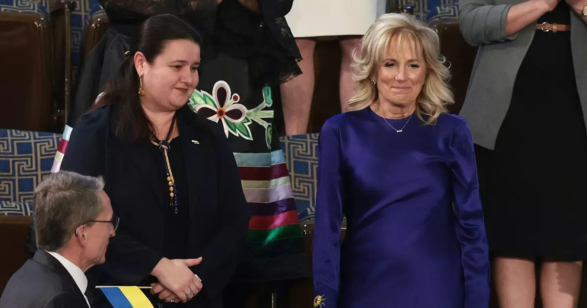 A finom mód Jill Biden támogatást mutatott Ukrajnának a SOTU alatt