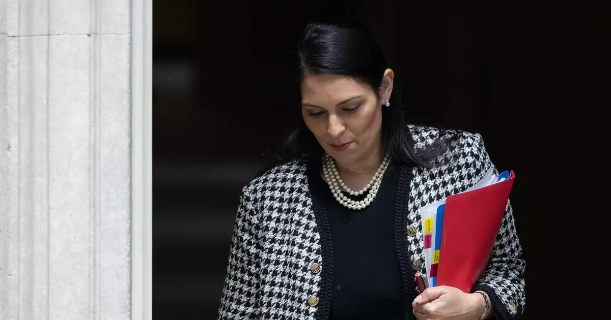 Tantativ Priti Patel Pou Kriminize Refijye Yo Rejte