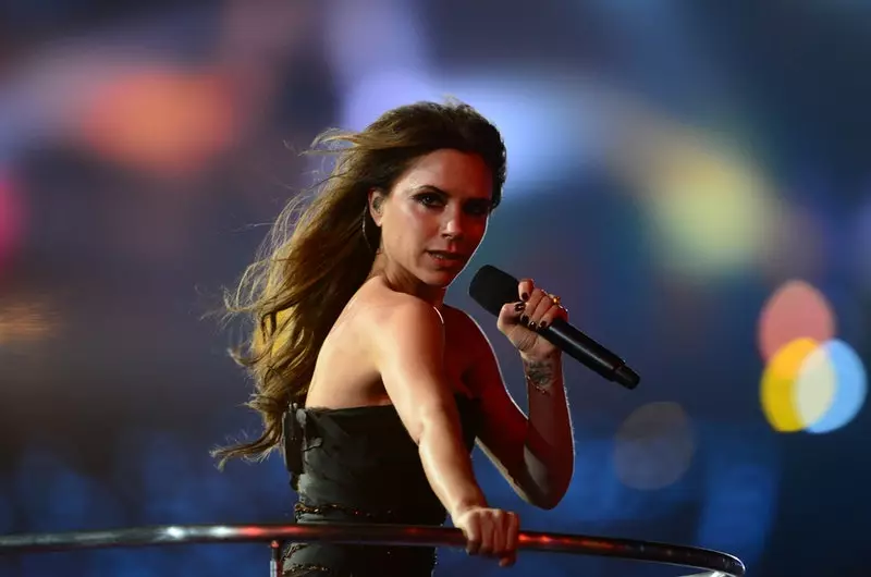 Victoria Beckham Reflects on the Spice Girls & ان جي تعريف جو طريقو 71303_1