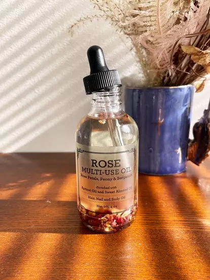 Qhov no $15 Rose Roj yog Tom ntej no Cult-Favorite Skin-Care Product 758_3