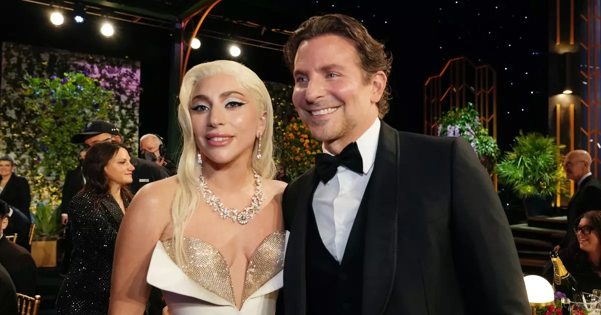 Lady Gaga 和 Bradley Cooper 在 SAG 颁奖典礼红毯上重聚