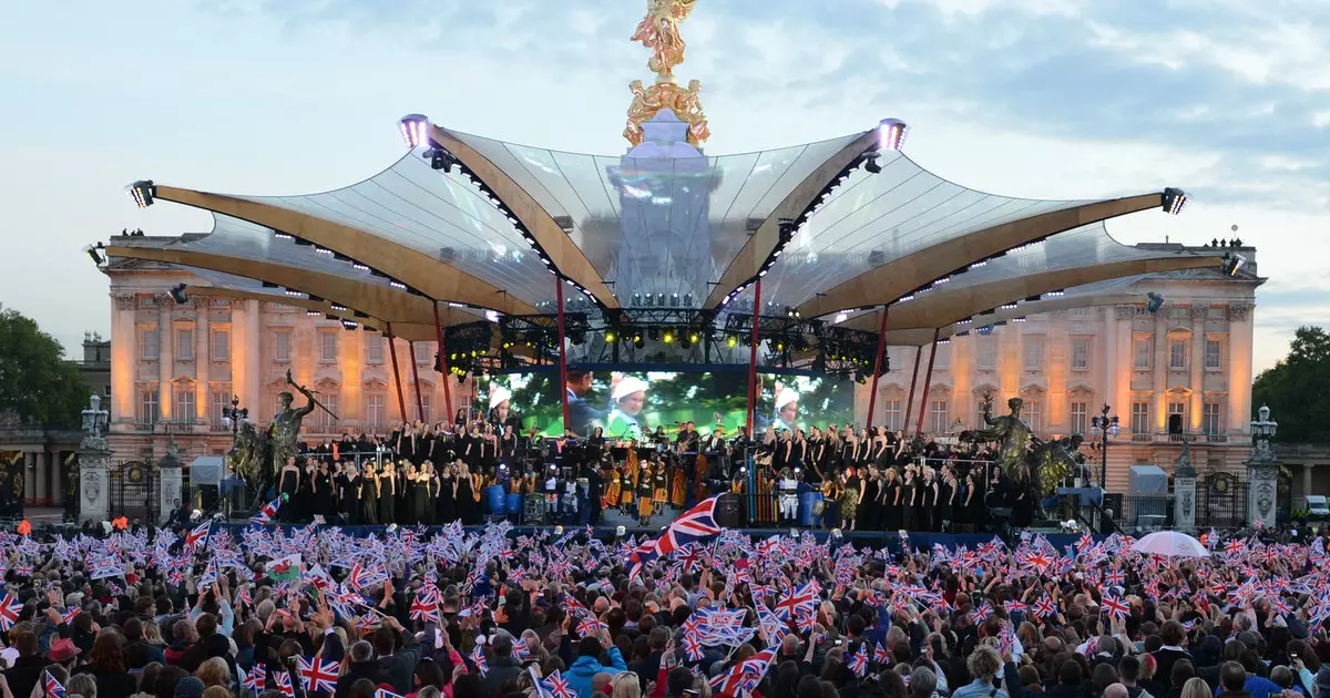 Jorj Ezra Şa aýalynyň platina ýubileý konsertine başlyklyk eder