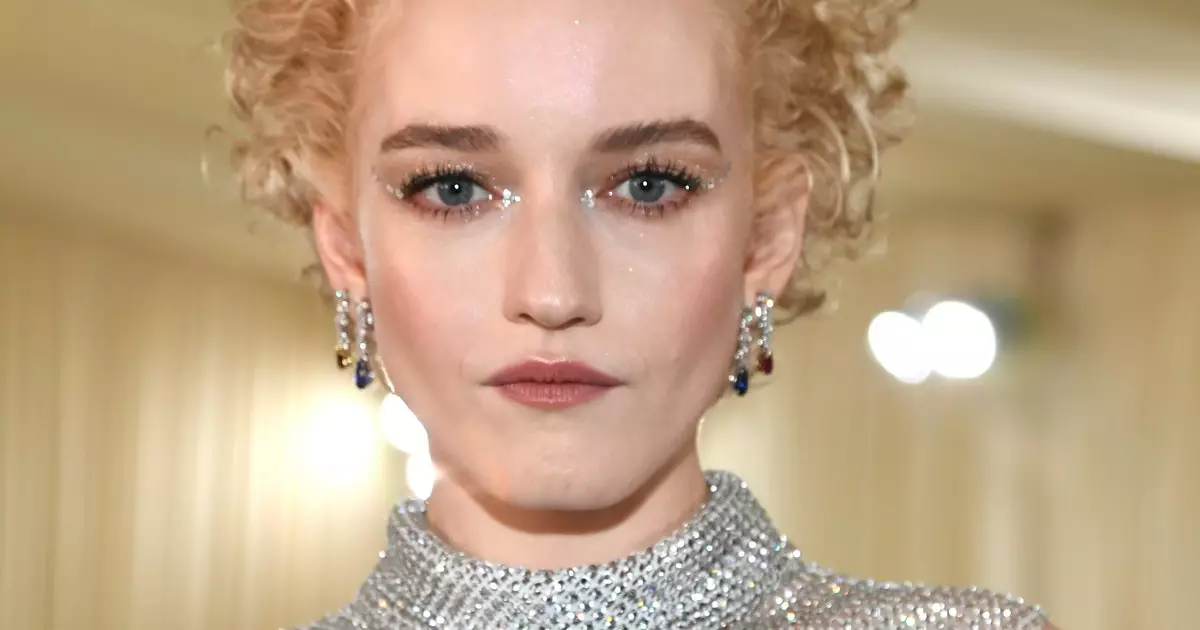 'Inventar a Julia Garner de Anna se inspirou neste icônico filme dos anos 90