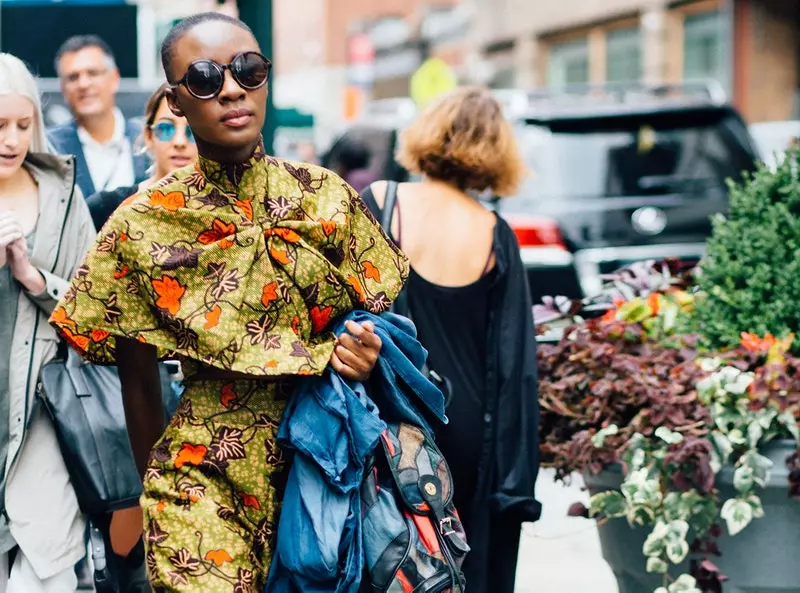 ภาพถ่ายสไตล์สตรีทของ New York Fashion Week เพื่อสร้างแรงบันดาลใจให้กับ OOTD คนต่อไปของคุณ — รูปถ่าย 97499_1