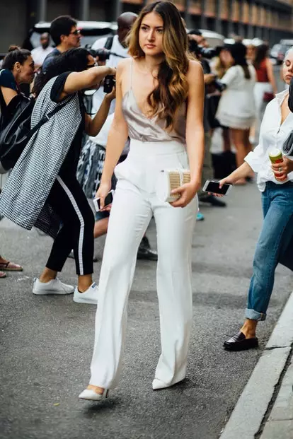 ภาพถ่ายสไตล์สตรีทของ New York Fashion Week เพื่อสร้างแรงบันดาลใจให้กับ OOTD คนต่อไปของคุณ — รูปถ่าย 97499_14