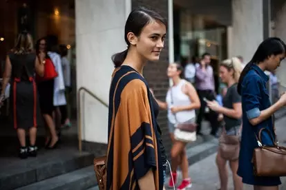 ภาพถ่ายสไตล์สตรีทของ New York Fashion Week เพื่อสร้างแรงบันดาลใจให้กับ OOTD คนต่อไปของคุณ — รูปถ่าย 97499_50