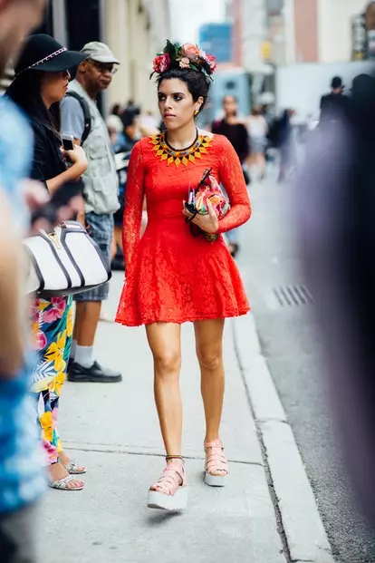 ภาพถ่ายสไตล์สตรีทของ New York Fashion Week เพื่อสร้างแรงบันดาลใจให้กับ OOTD คนต่อไปของคุณ — รูปถ่าย 97499_9