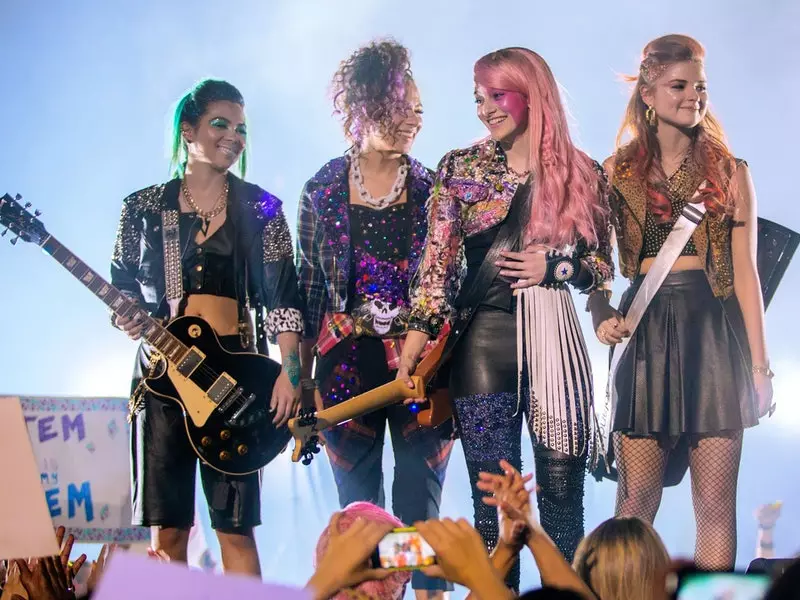 Jem & The Holograms vs. Josie & The Pussycats: Wéi eng Vintage Cartoon Girl Band rockt am haardsten? 98810_1